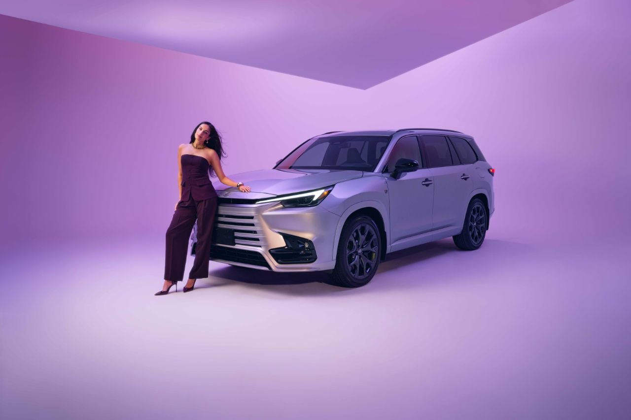 How To Choose Between a Lexus Hybrid vs Gas Model