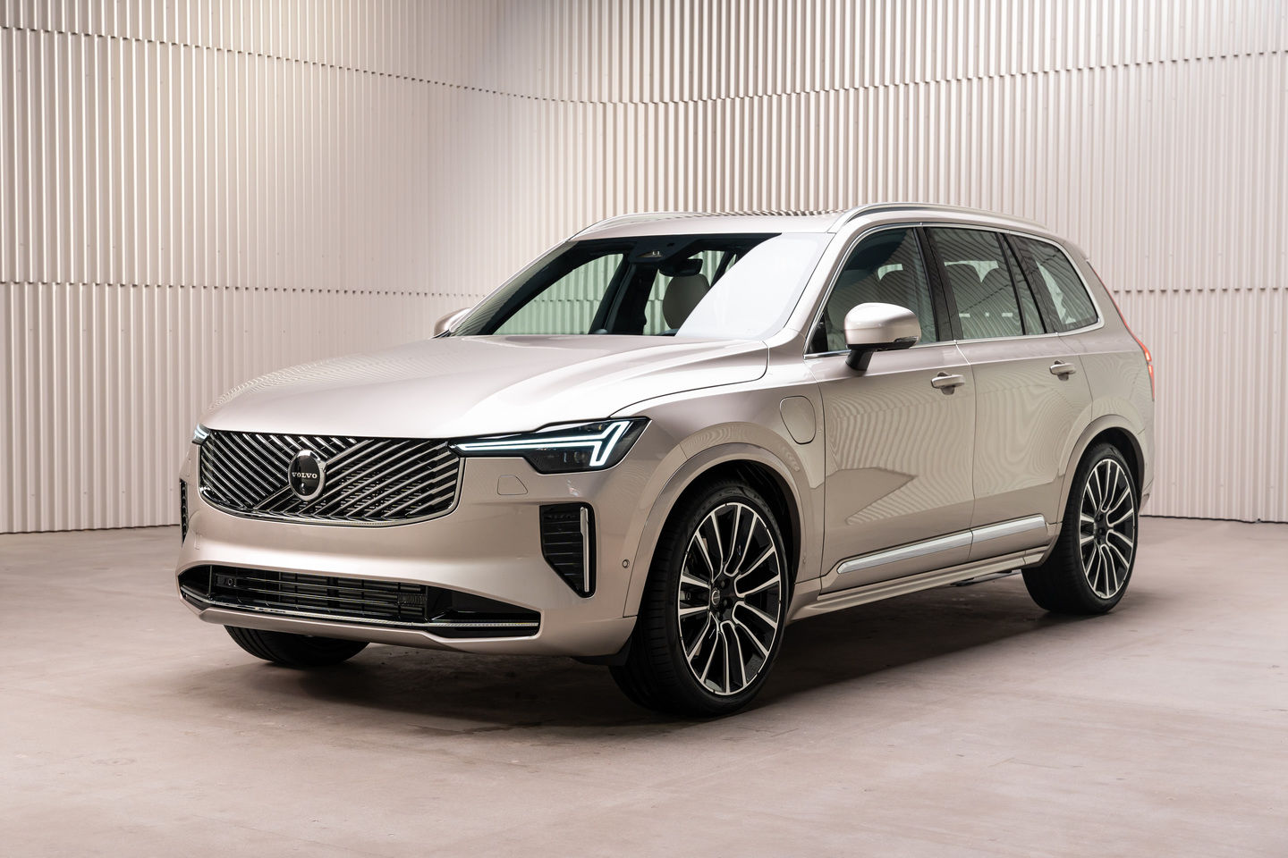 2025 Volvo XC90: Refined Luxury and Enhanced Efficiency - Volvo Cars ...
