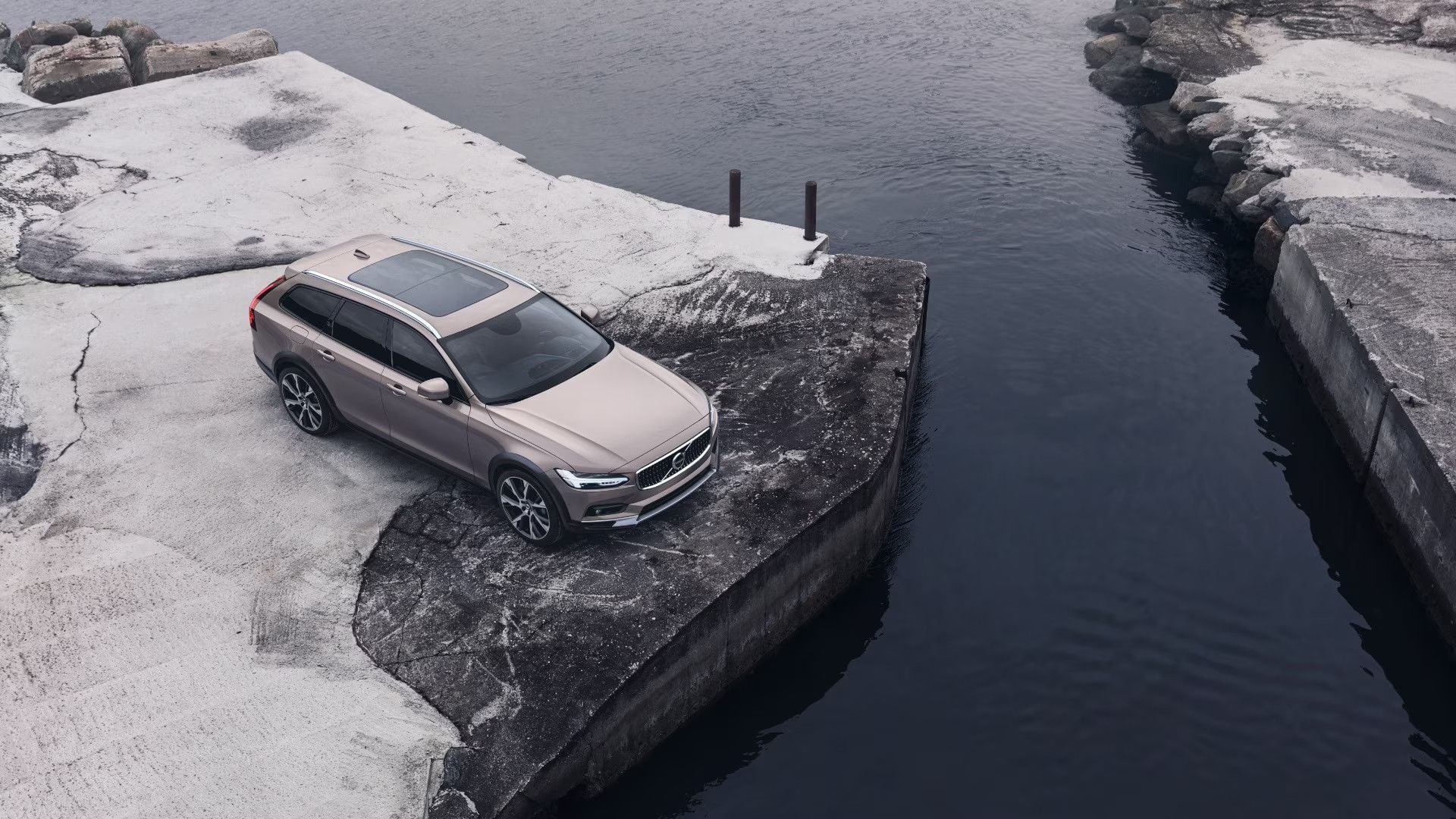 Comfort, Elegance, and Practicality: A Look at the 2024 Volvo V90 Cross ...