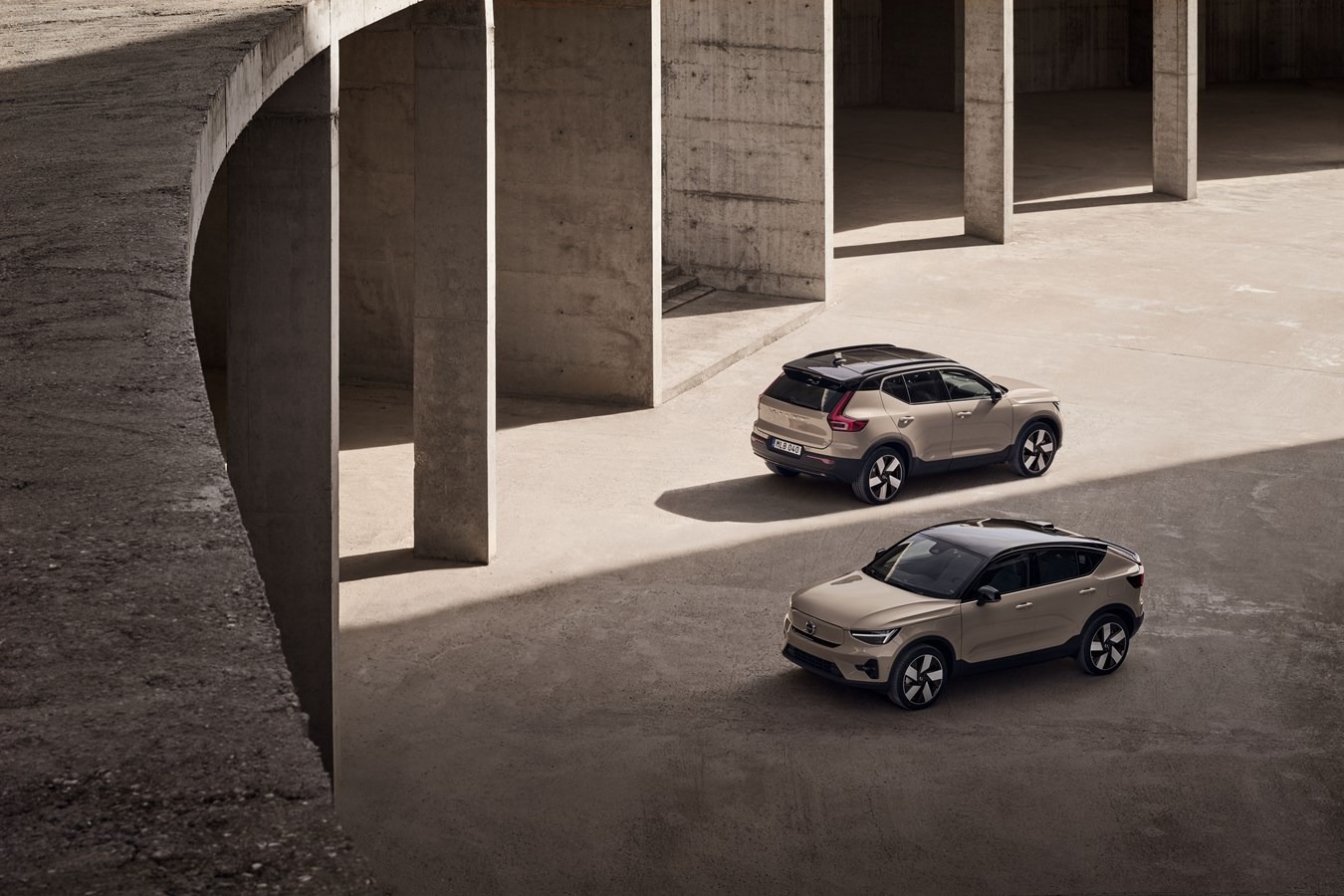 Volvo Cars introduces upgrades to fully electric and hybrid cars and ...